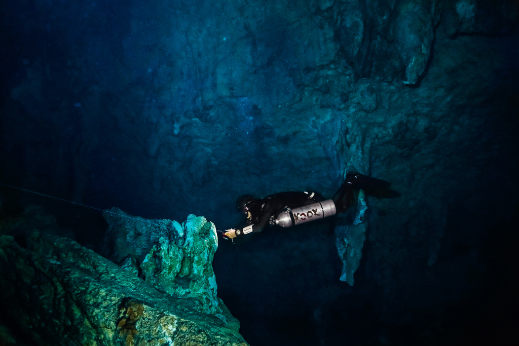 Cave Diving Safety Tips. The 5 Golden Rules Of Cave Diving