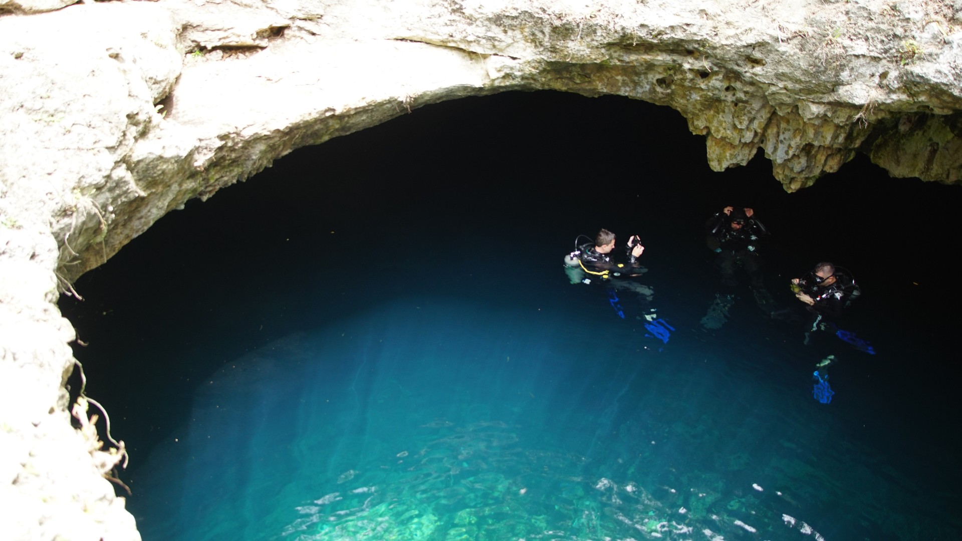 What does it take to become a certified cave diver? - Koox Diving